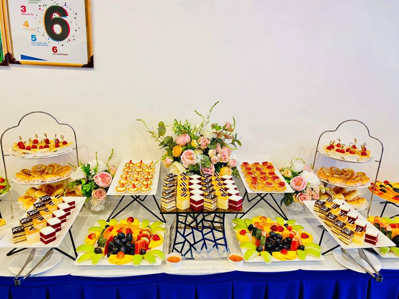 Tổng hợp thực đơn tiệc teabreak công ty, bình đựng nước trái cây ...