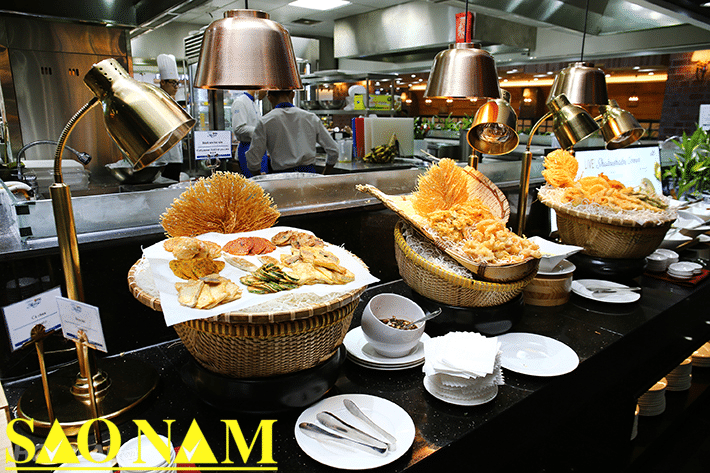 Cách chọn đèn hâm nóng thức ăn 4 bóng phù hợp nhà hàng buffet 4 sao